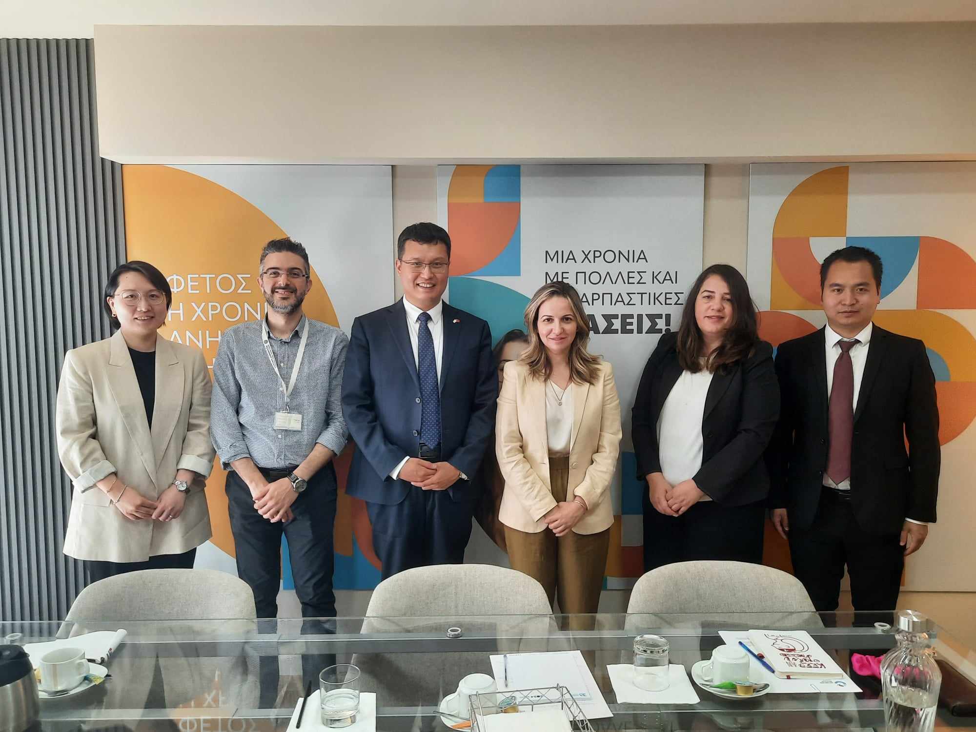 Συνάντηση μεταξύ εκπροσώπων της Πρεσβείας της Δημοκρατίας της Κίνας ...